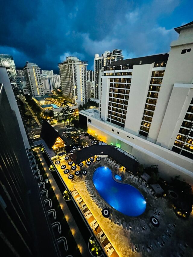 Outrigger Reef Waikiki Beach Resorts - A Travel Guide to Waikiki, Hawaii