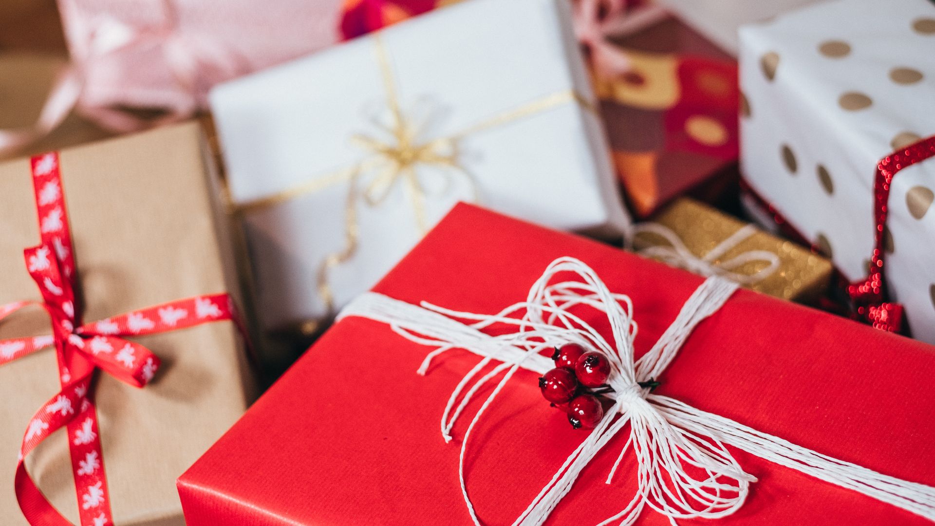 14 Heartwarming Ways to Make Christmas Special for OFWs - Two Monkeys ...